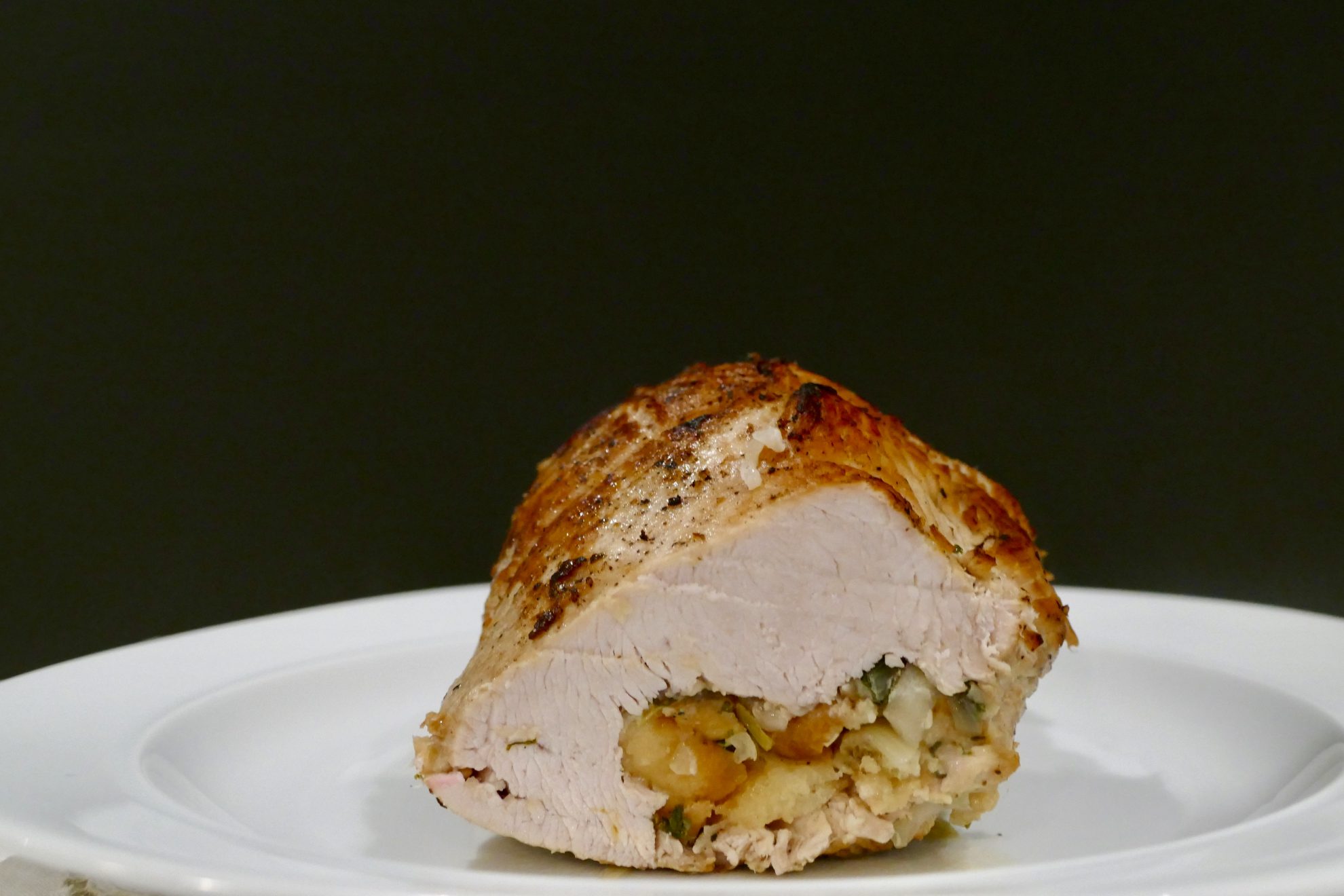 Rôti de dinde farci aux pommes et aux herbes, sauce au cidre – UNE MÈRE ...